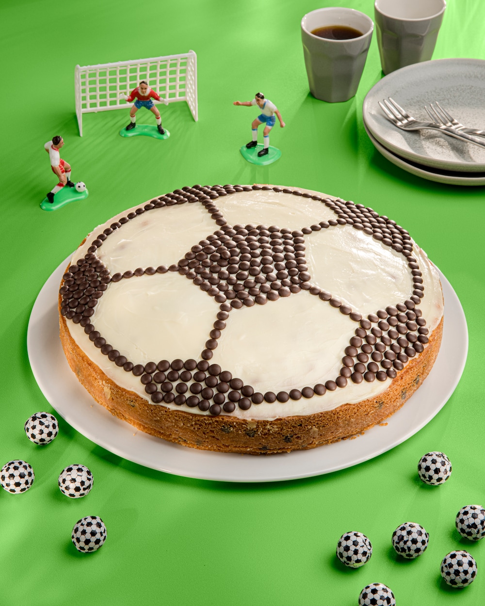 Fußballtorte Rezept – Einfach backen für Kindergeburtstage | PENNY.de