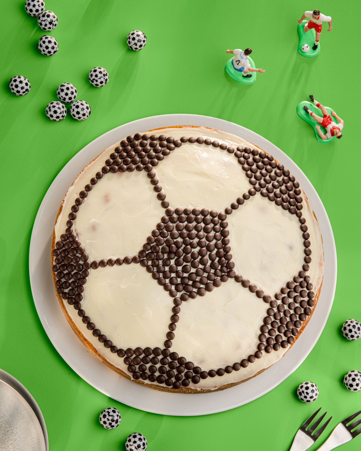 Fußballtorte Rezept – Einfach backen für Kindergeburtstage | PENNY.de