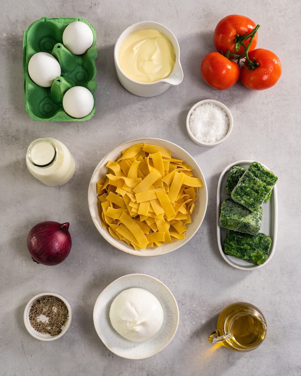 Nudelnester mit Spinat – Leckeres Rezept mit Burrata & Sauce ...