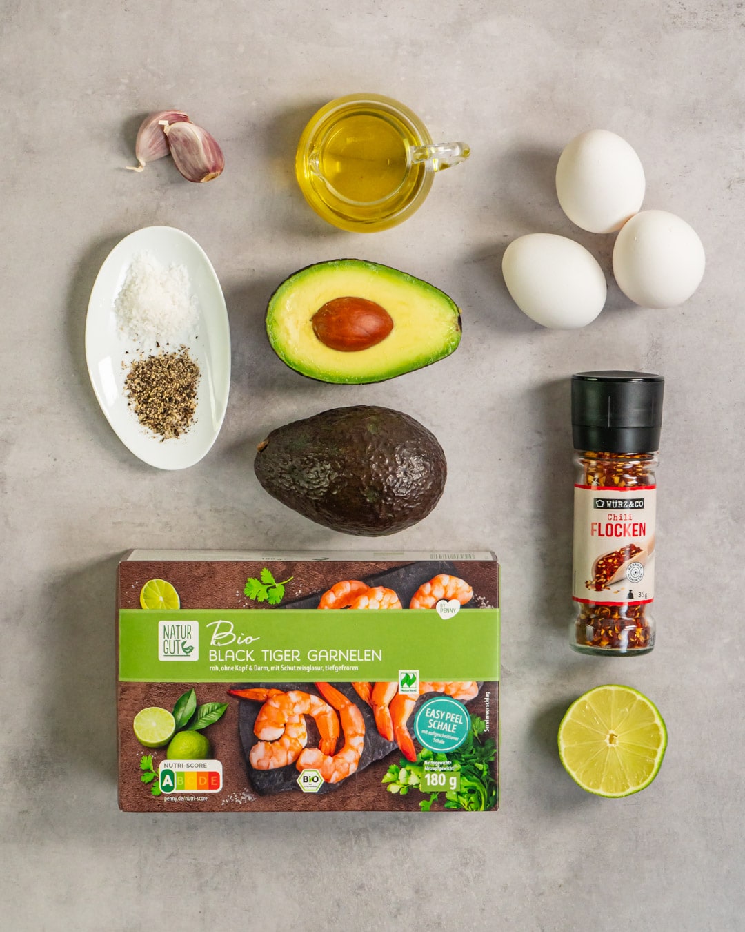 Gebackene Avocado mit Ei & Garnelen - schnell und einfach gemacht ...