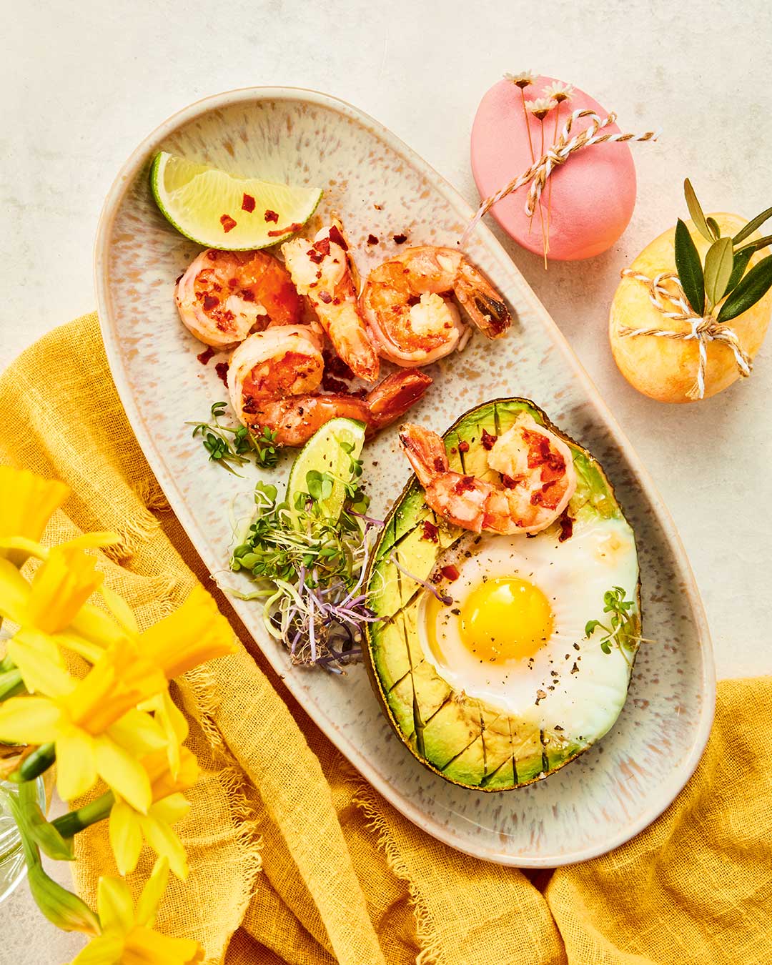 Gebackene Avocado mit Ei & Garnelen - schnell und einfach gemacht ...