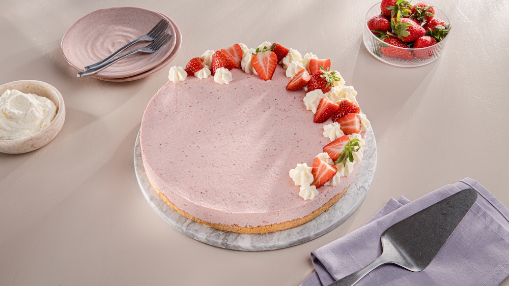 Erdbeer-Joghurt-Torte mit Biskuitboden – leichte Sommertorte voller ...