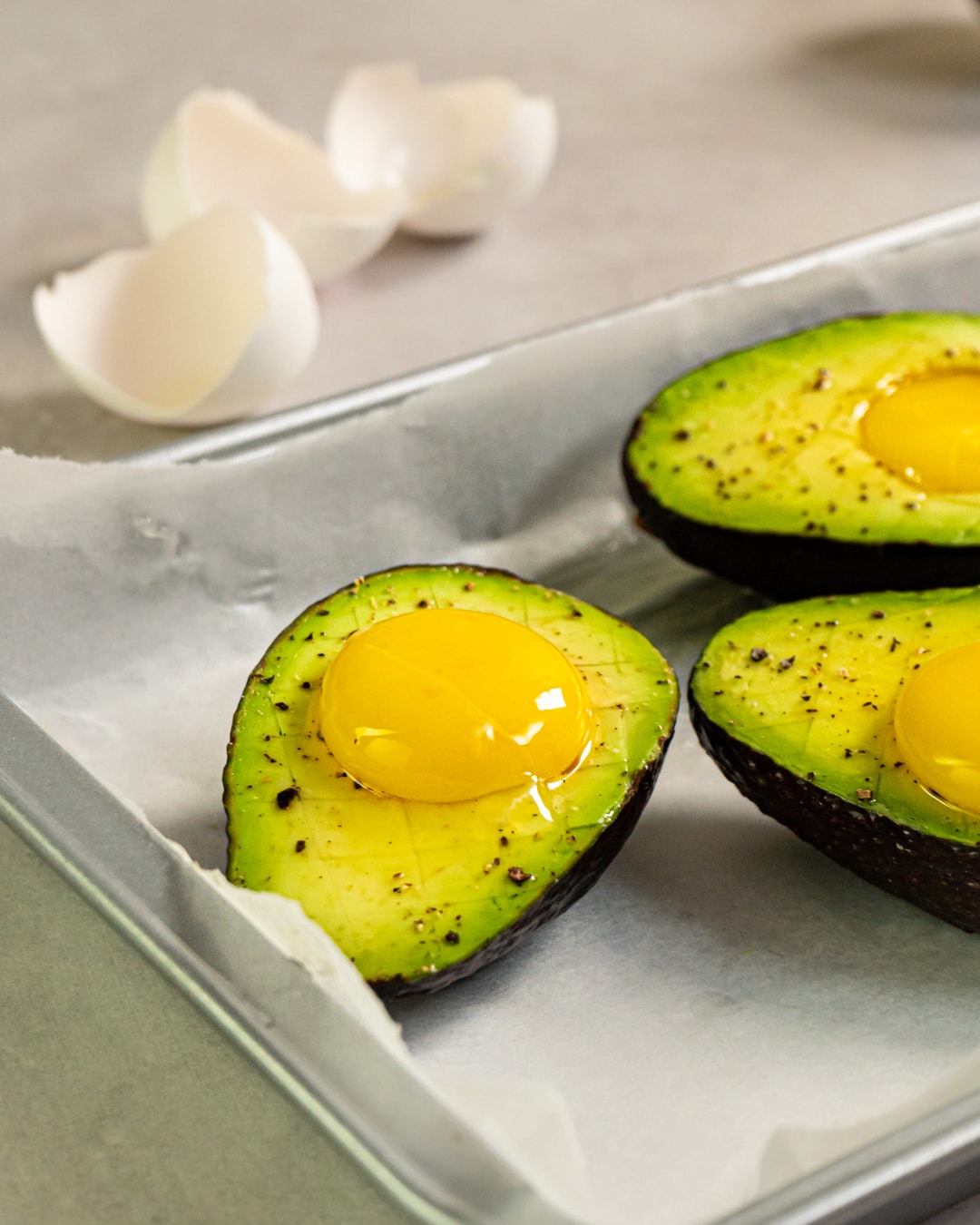 Gebackene Avocado mit Ei & Garnelen - schnell und einfach gemacht ...